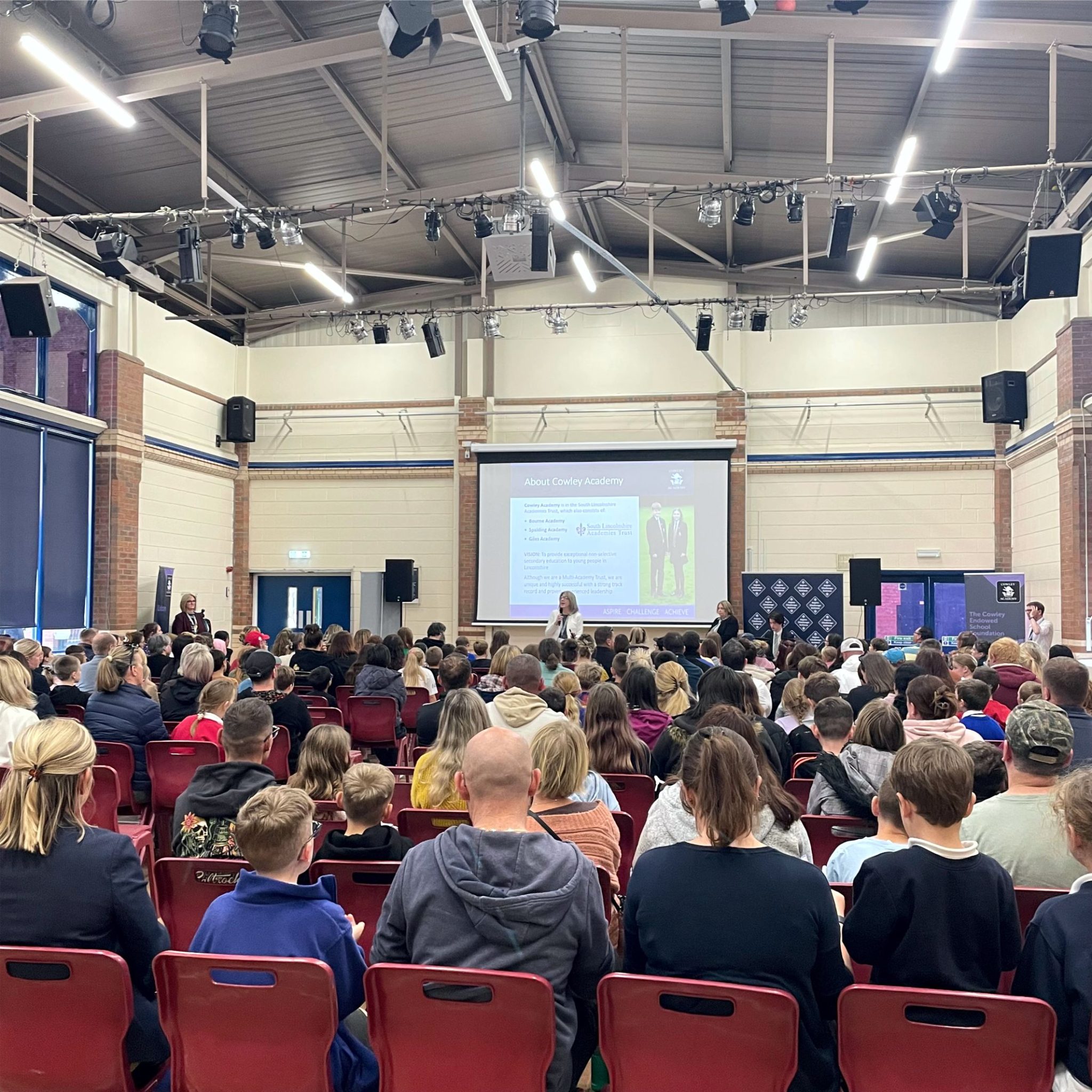 Open Evening welcomes over 1,000 visitors to visit our school – Cowley ...